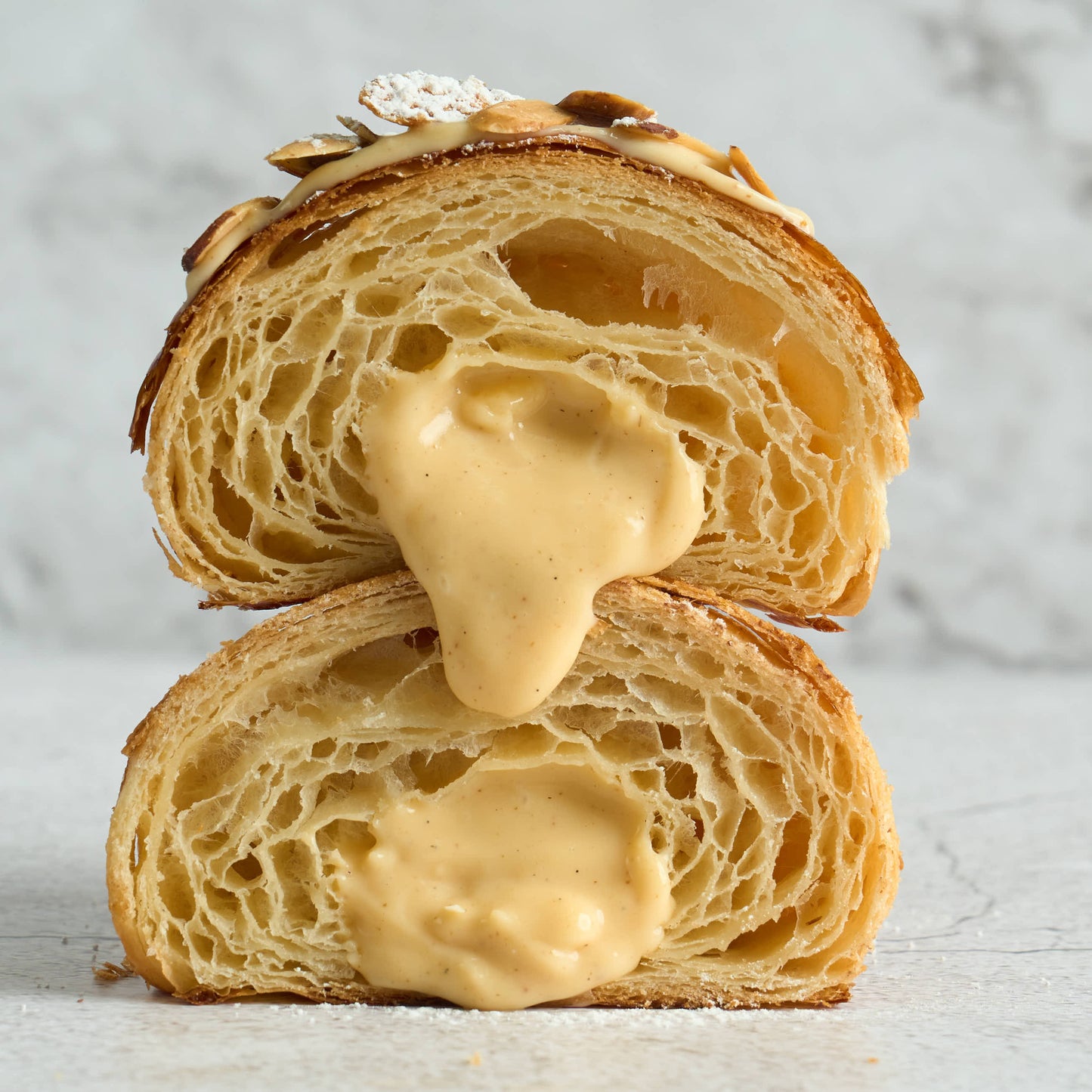 Croissant Relleno de Crema Pastelera – Con olor a Pan